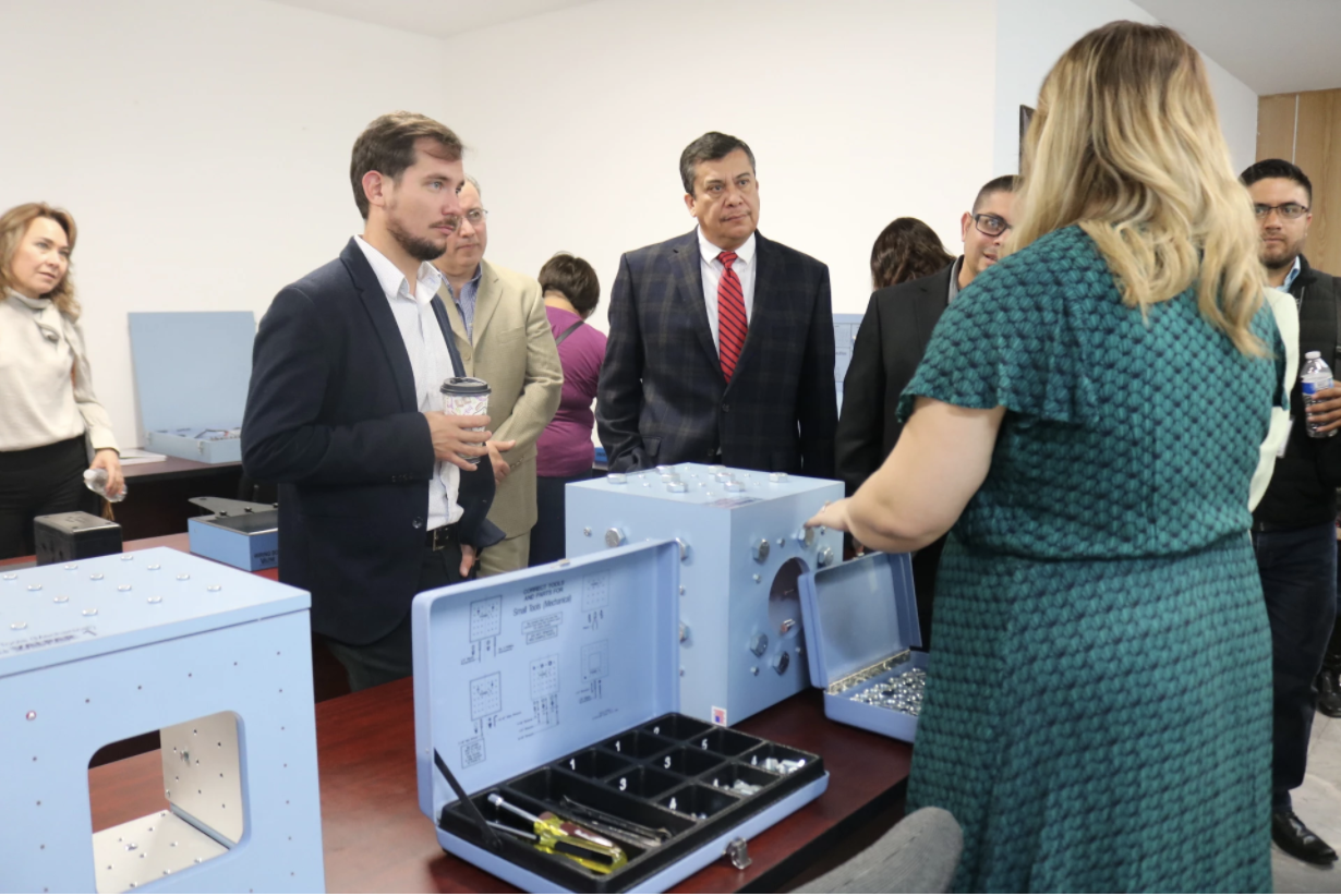 Abrimos espacios para personas con discapacidad y adultos mayores ...